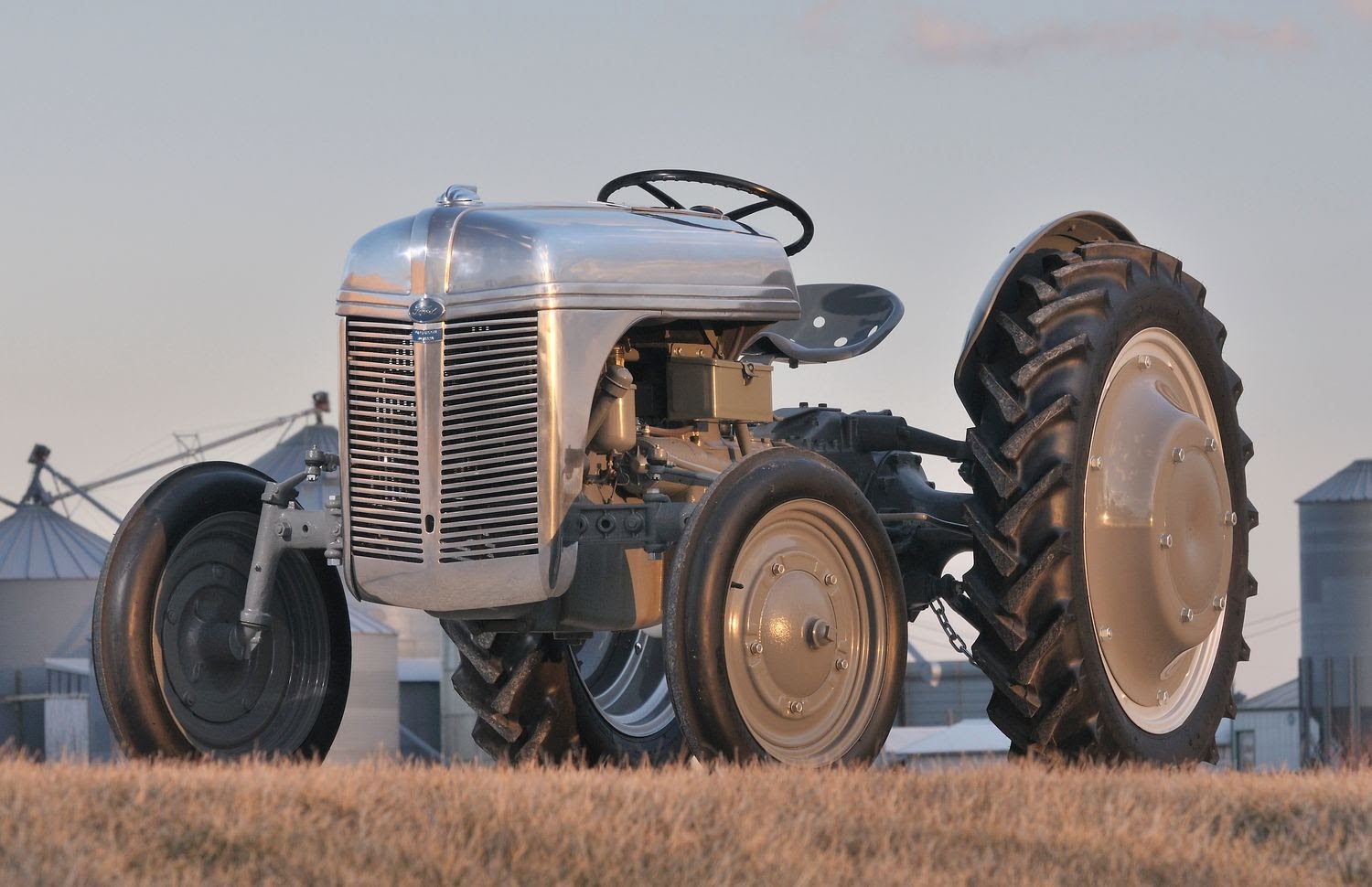 VAPHEAD: Ford tractor