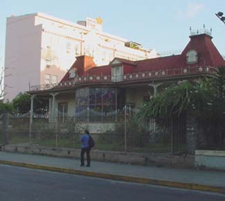 Mario Vásconez: Costa Rica 1: El bar “Key Largo”