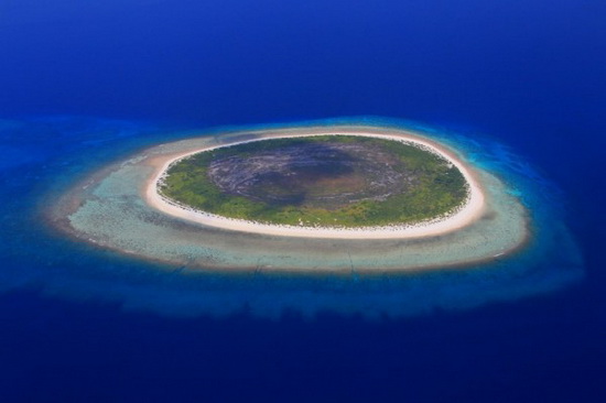 THE WORLD GEOGRAPHY: 10 Unusually Shaped Islands Worldwide