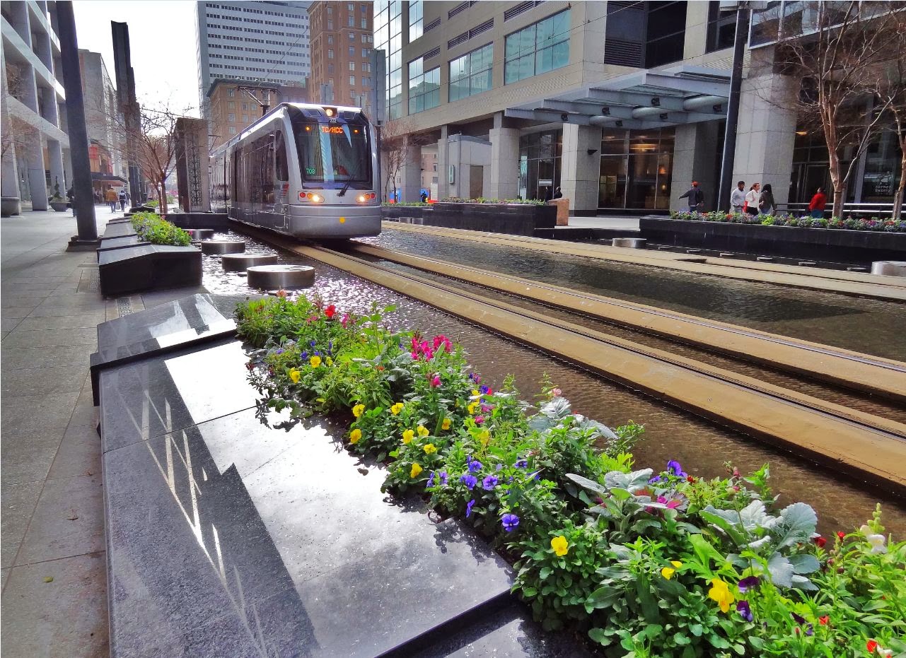 Houston in Pics: Sidewalk water fountains and water features