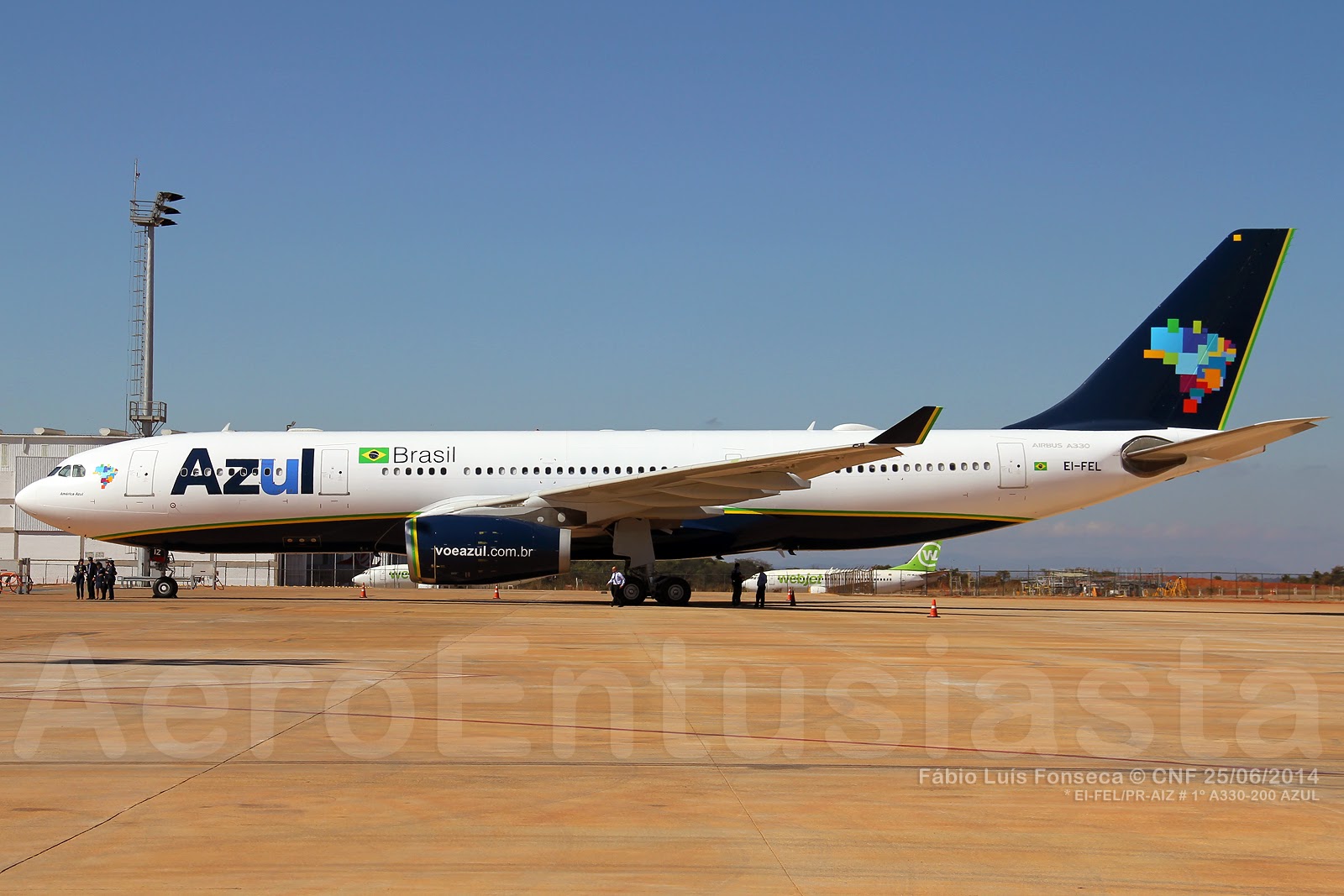TODA LA AVIACION - MALVINAS ARGENTINAS - : AZUL INCORPORA SU PRIMER ...