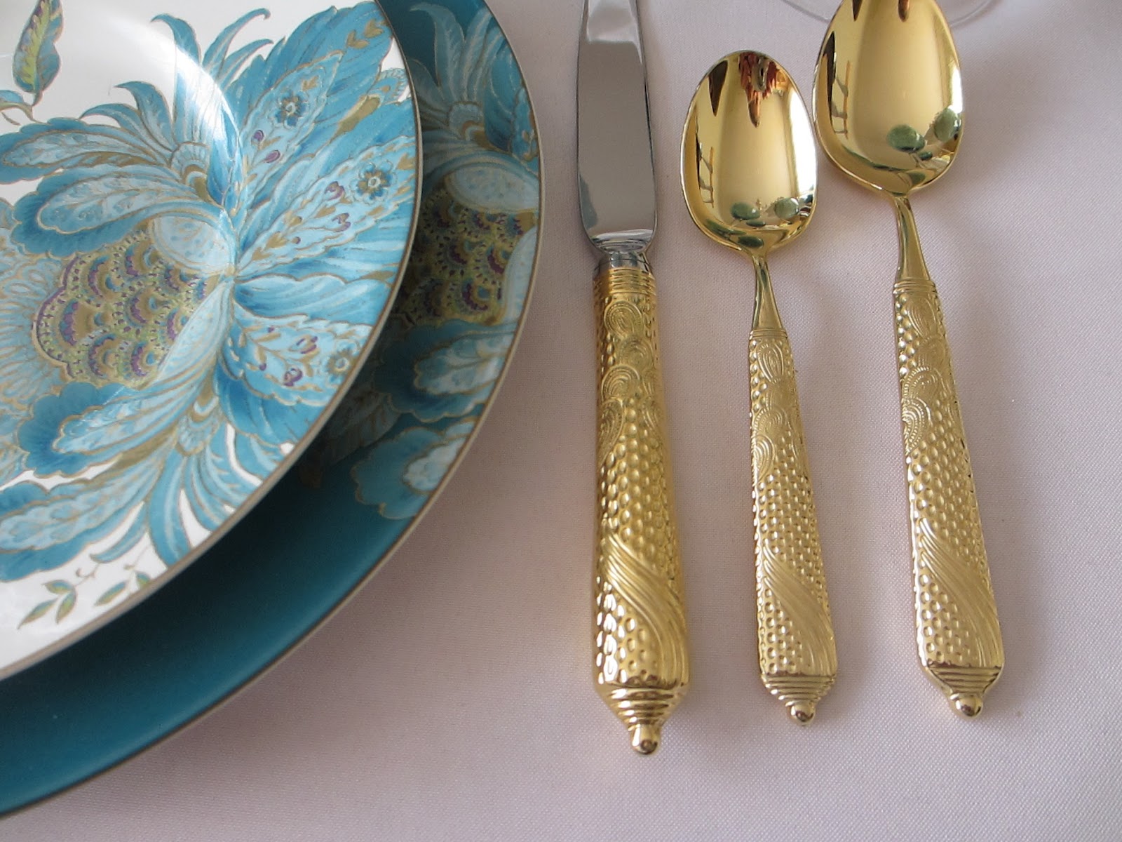 The Welcomed Guest: Teal Blue Tablescape