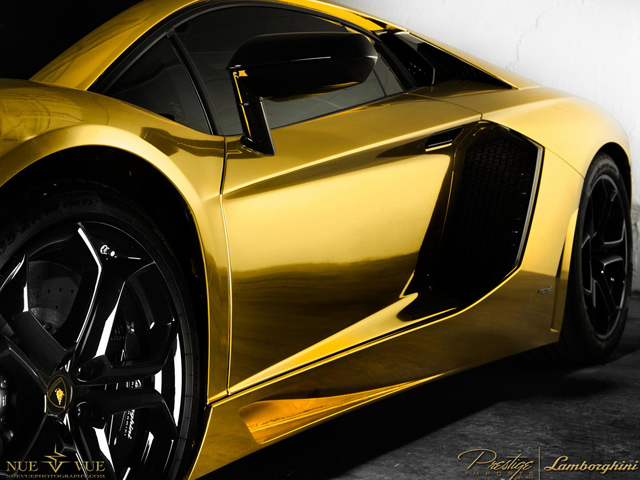 Gold-Chrome Aventador in Miami