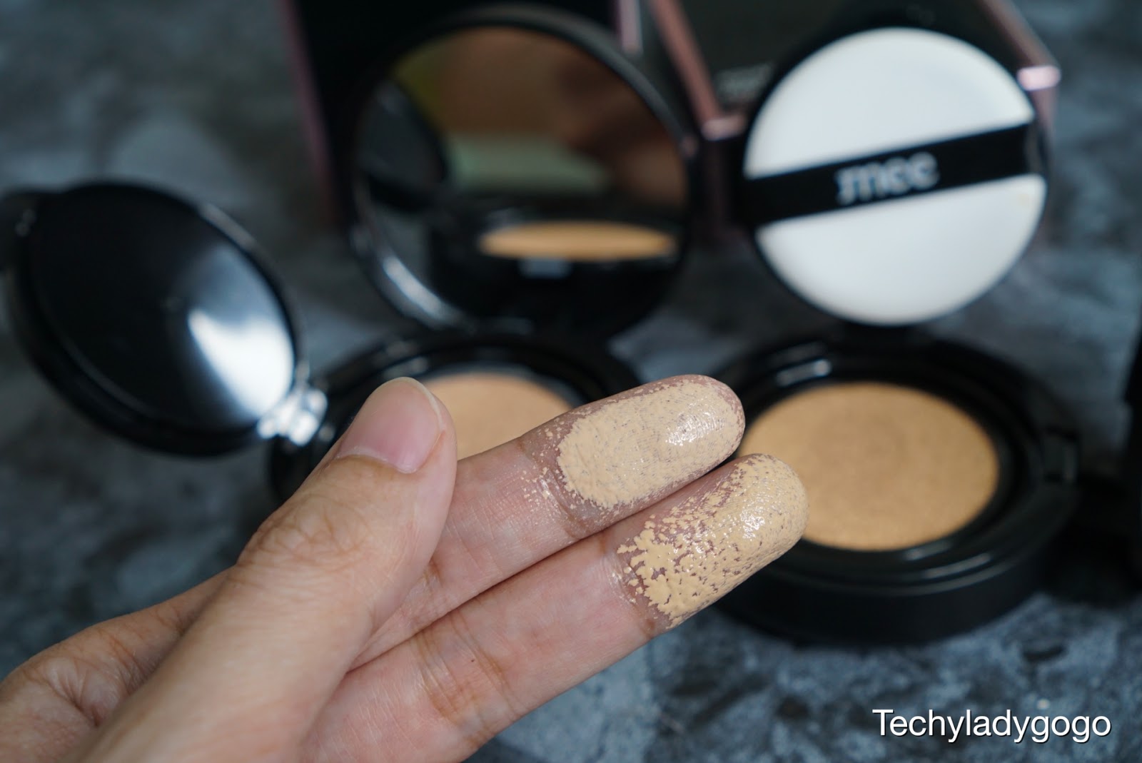 รีวิวเมคอัพใหม่จาก mee คุชชั่น ดินสอเขียนคิ้ว และลิปสติก | TechyLadyGogo