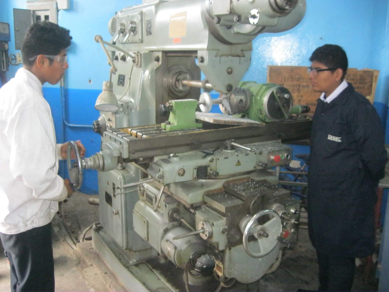 PRACTICAS EN FRESADORA