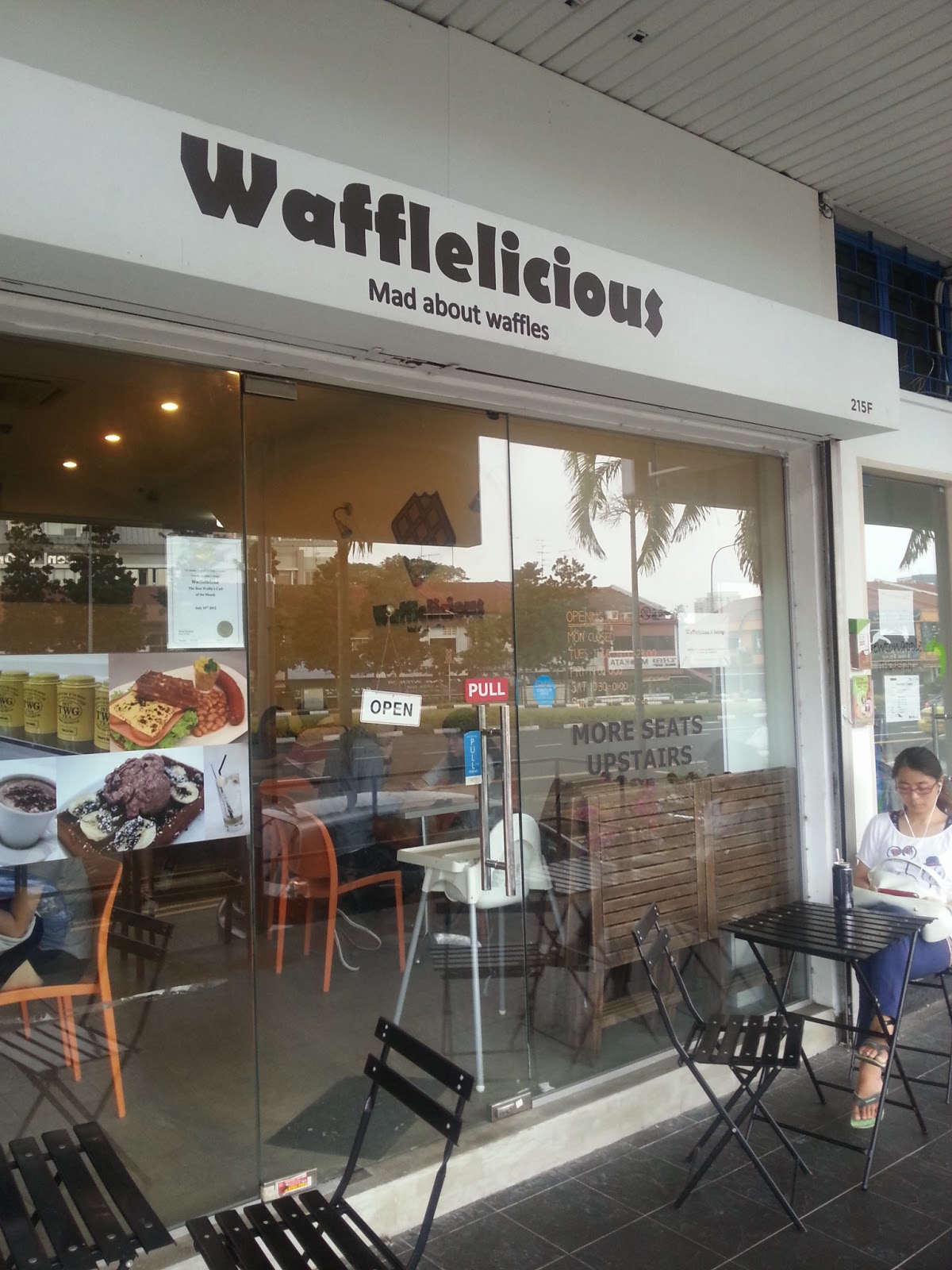 Mia's Review: Wafflelicious ~ MollyMia
