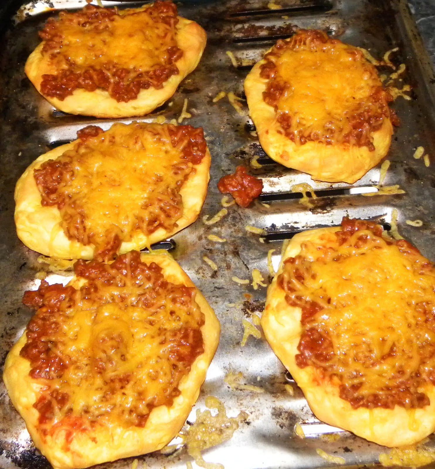 Momma K's Kitchen: Mini Cheese Burger Pizza