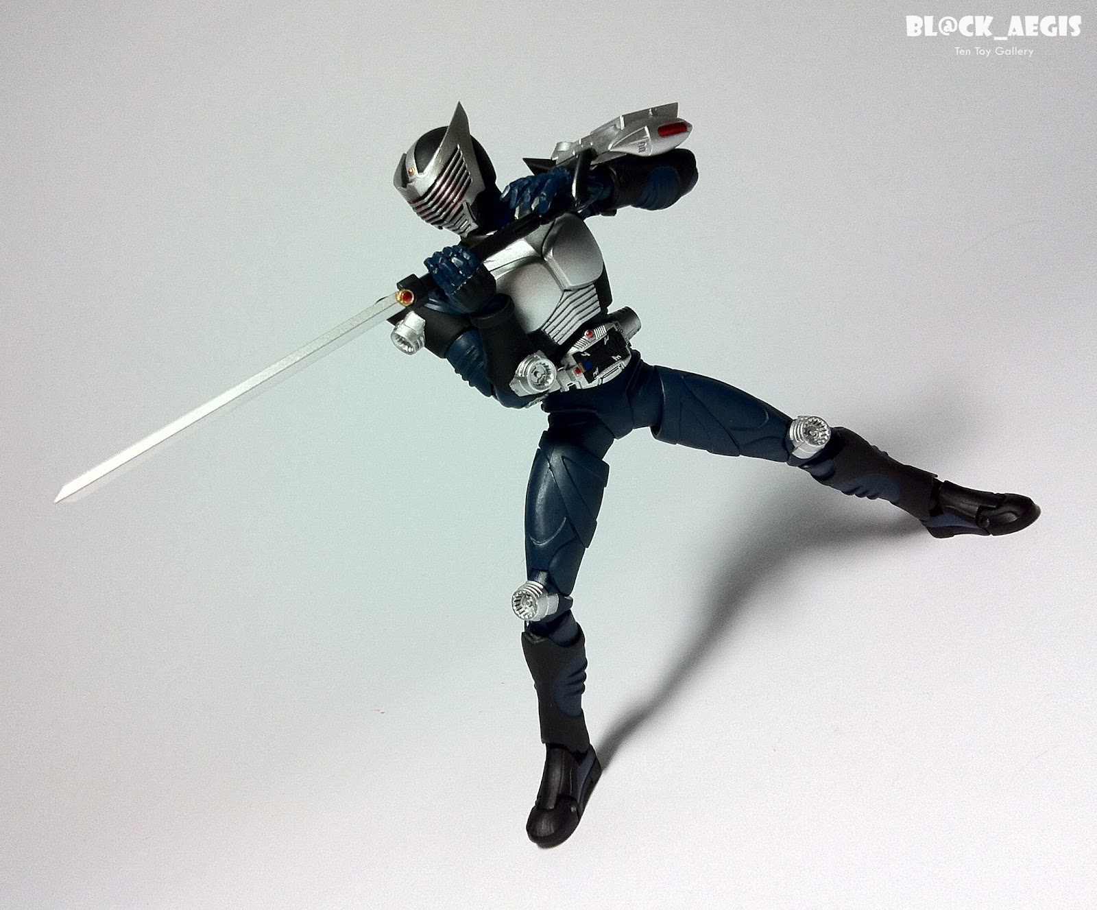 Ten Toy Gallery: Review: S.H.Figuarts Masked Rider Ryuki Blank Form