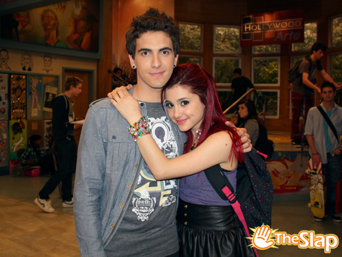 Theslap: iParty With VICTORiOUS