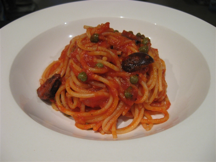Morsels and Musings: spaghetti alla puttanesca