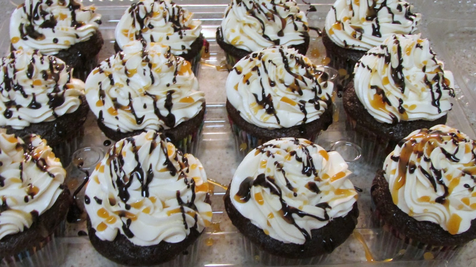 Baker Becky: Ice Cream Sundae Cupcakes