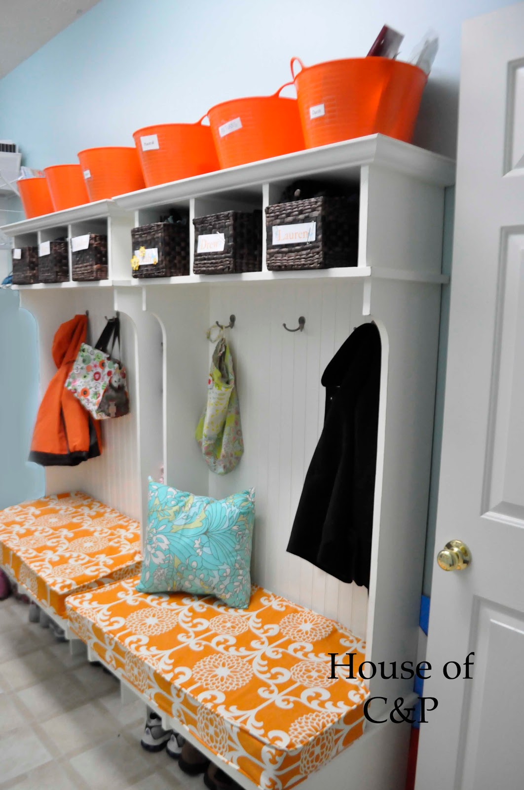 House of Chic and Penoche: DIY Locker Cushions for my DIY Mudroom Lockers