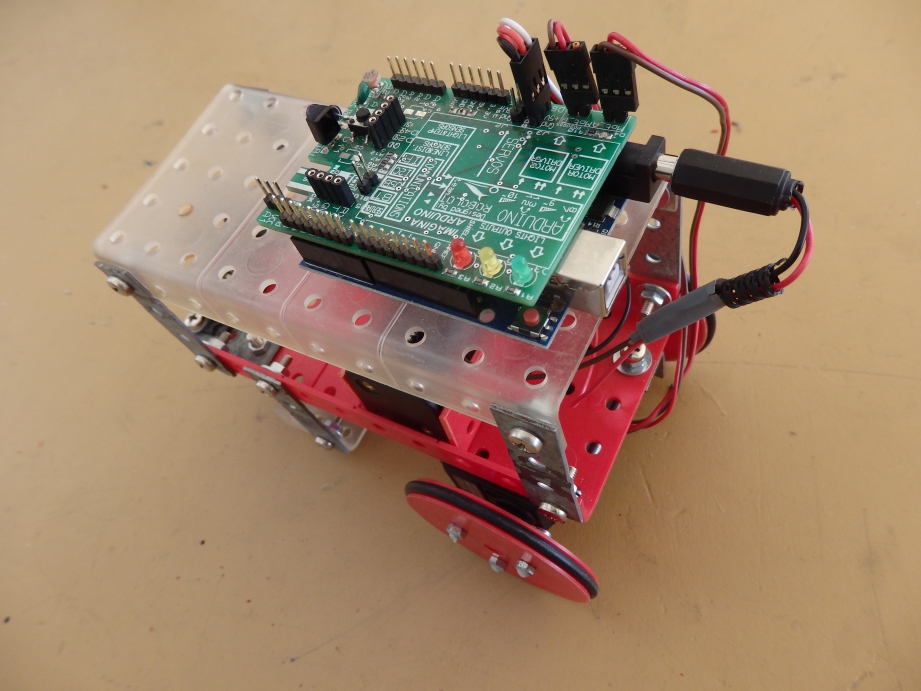 Alma de herrero: Robot Arduino controlado con mando a distancia