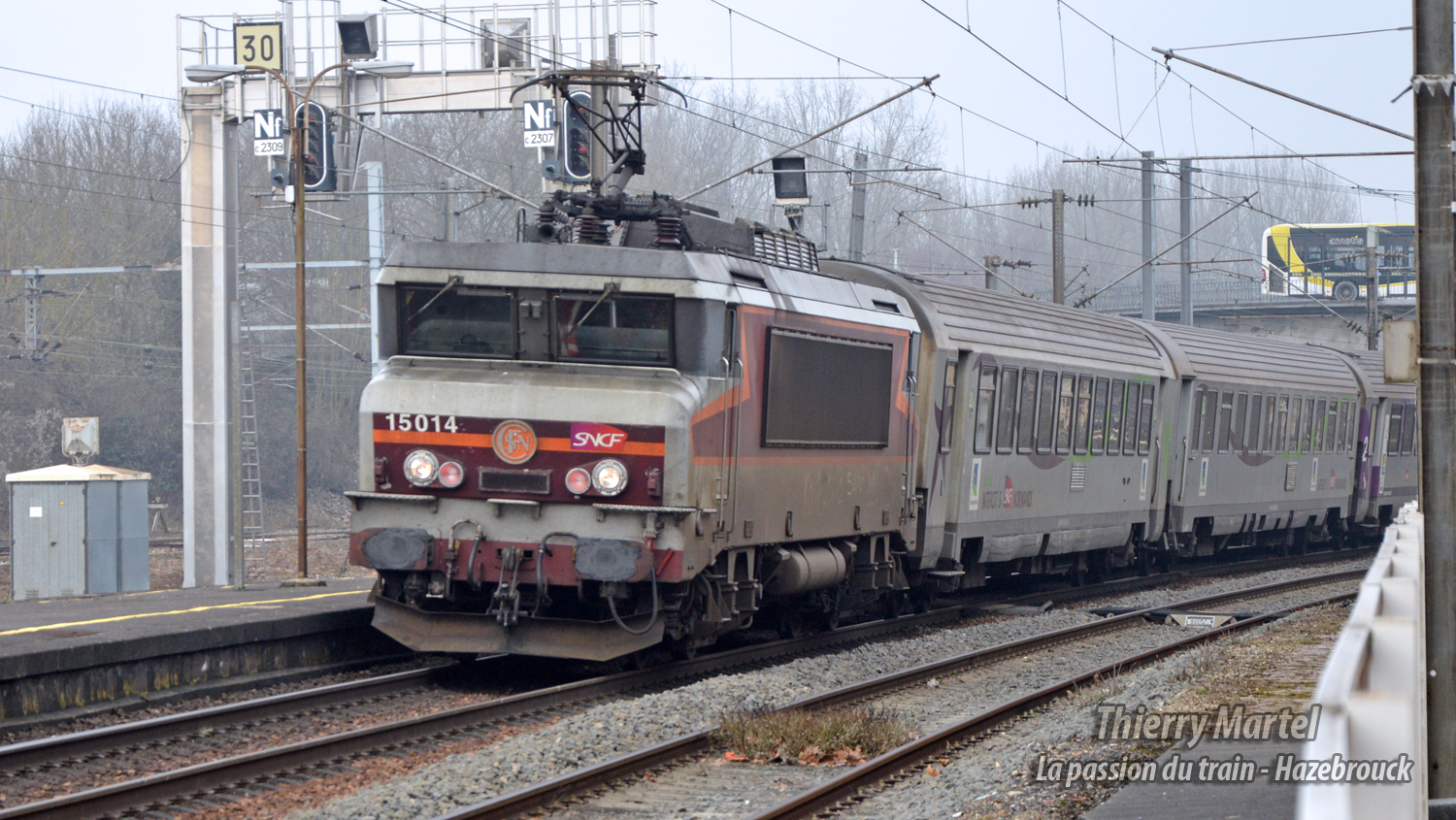 LA PASSION DU TRAIN: Longueau : BB 15000 et Corail Haute Normandie le ...