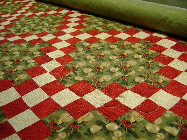 On the Frame with CeciliaQuilts: Christmas Irish Chain