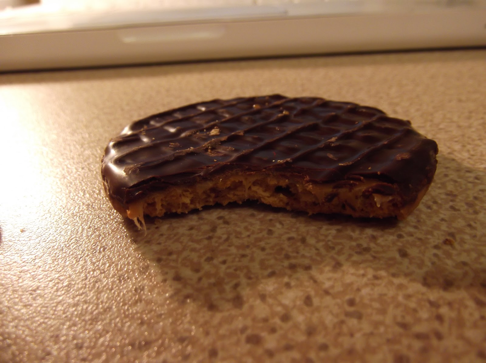 BiscuitsBlog: FEATURED BISCUIT: McVitie's Dark Chocolate Caramel ...