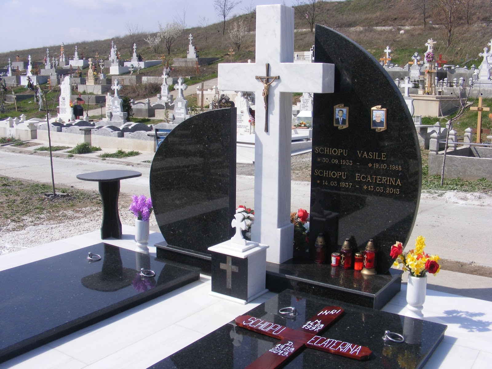 Monumente funerare Tulcea: Monumente funerare marmura si granit