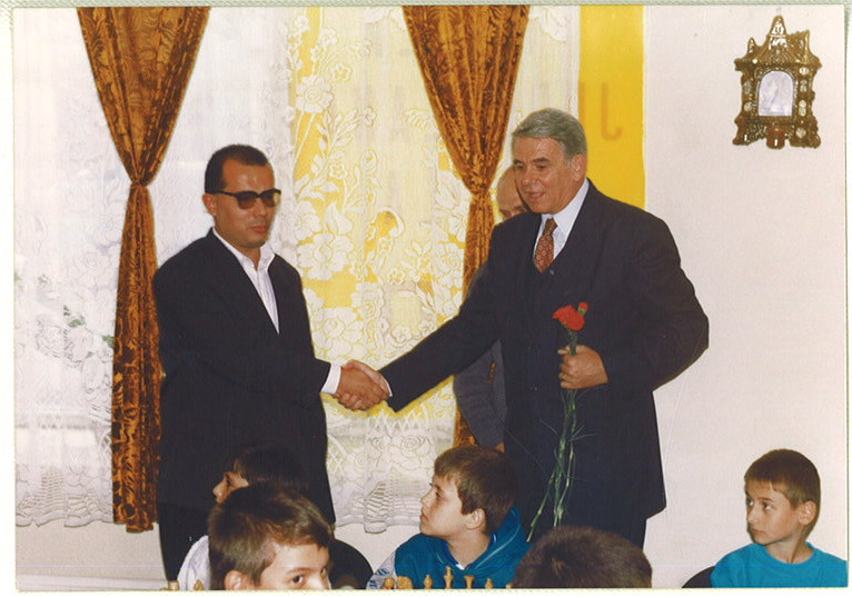 SAH CU ORIZONT 64: PERSONALITATI POLITICE SI SPORTIVE ALE ROMANIEI LA ...