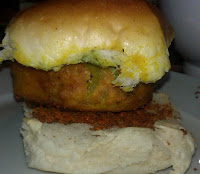 hTaN's CooK!ng WORLD!!~~: Vada Pav (Indian Burger)
