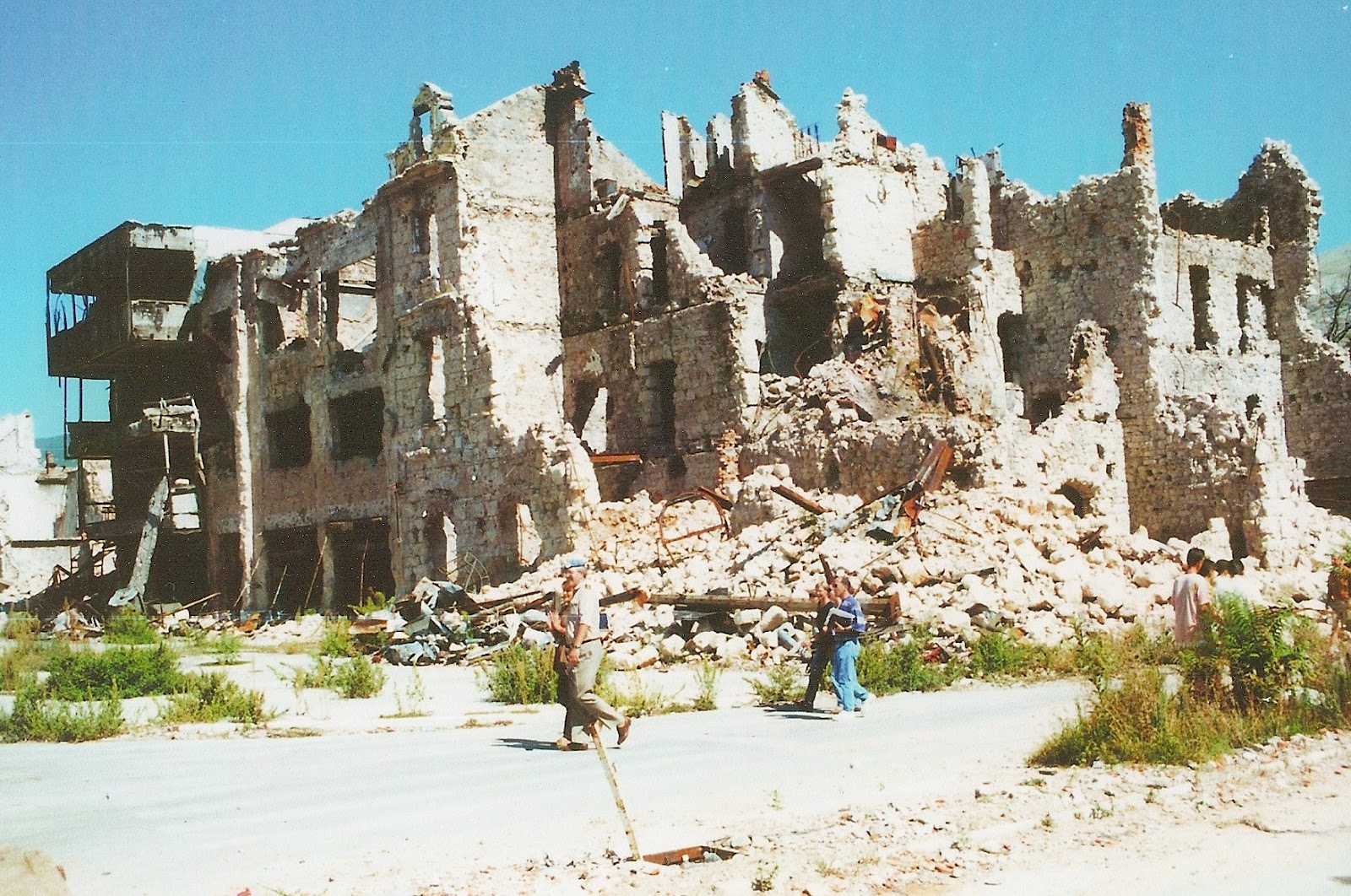 I LOVE BOSNIA VOLIM TE: Photos of Mostar during the war and postwar ...