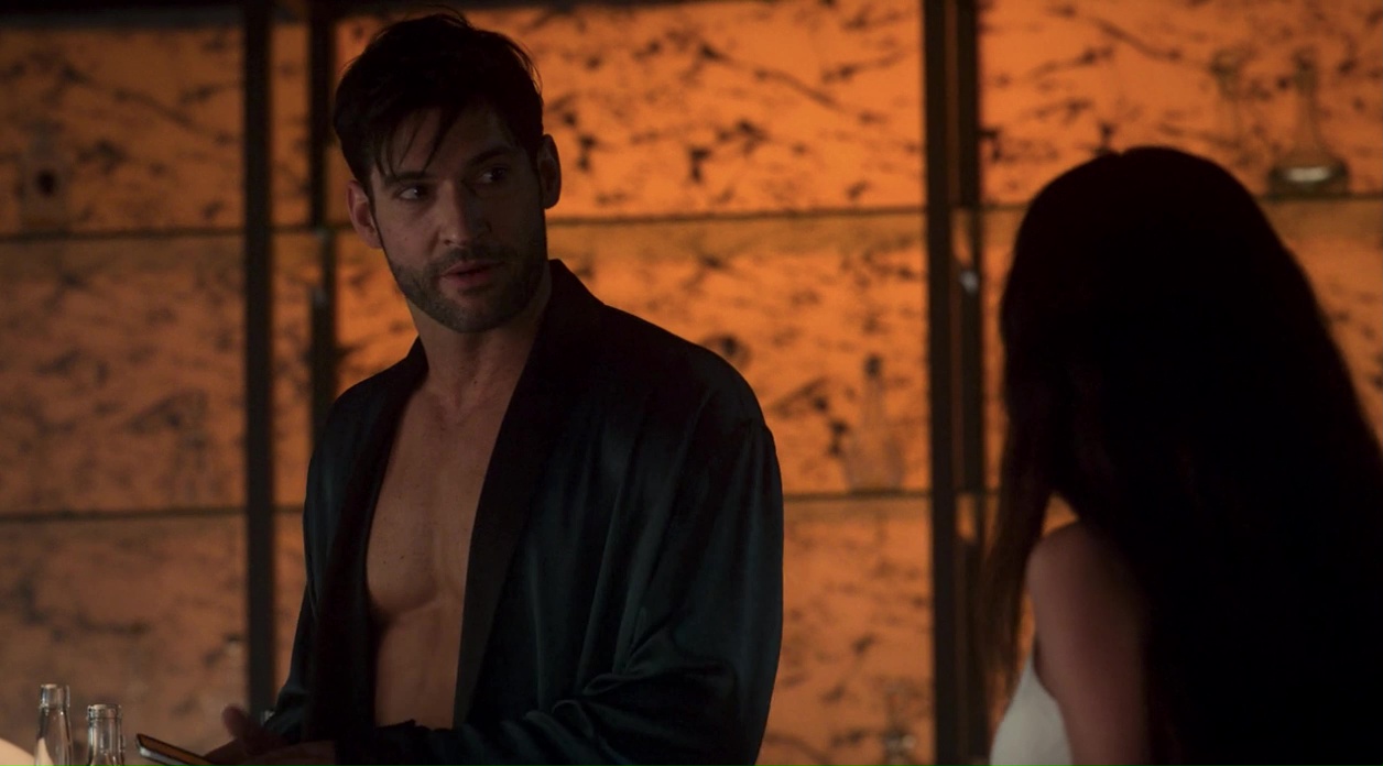 ausCAPS: Tom Ellis shirtless in Lucifer 4-04 "All About Eve"