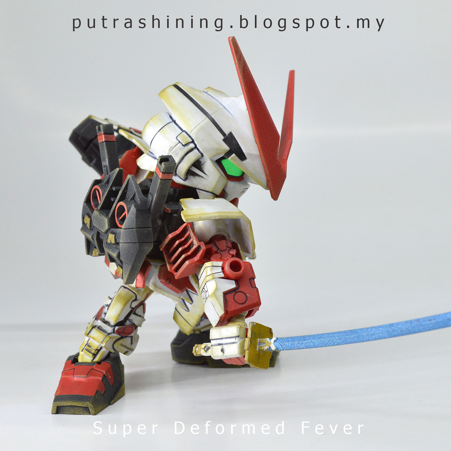 SD Gundam EX-STANDARD Gundam Astray Red Frame custom weather by Putra ...
