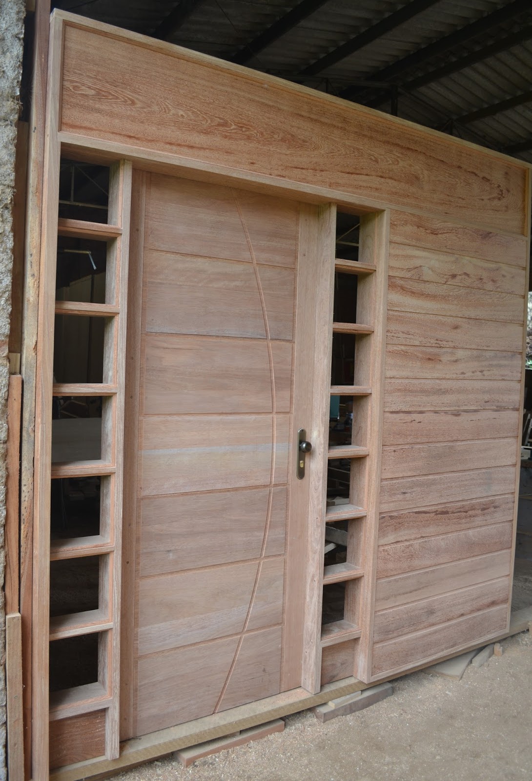 Carpintaria Roloff Ltda.: Porta externa com Painel lateral e superior fixo