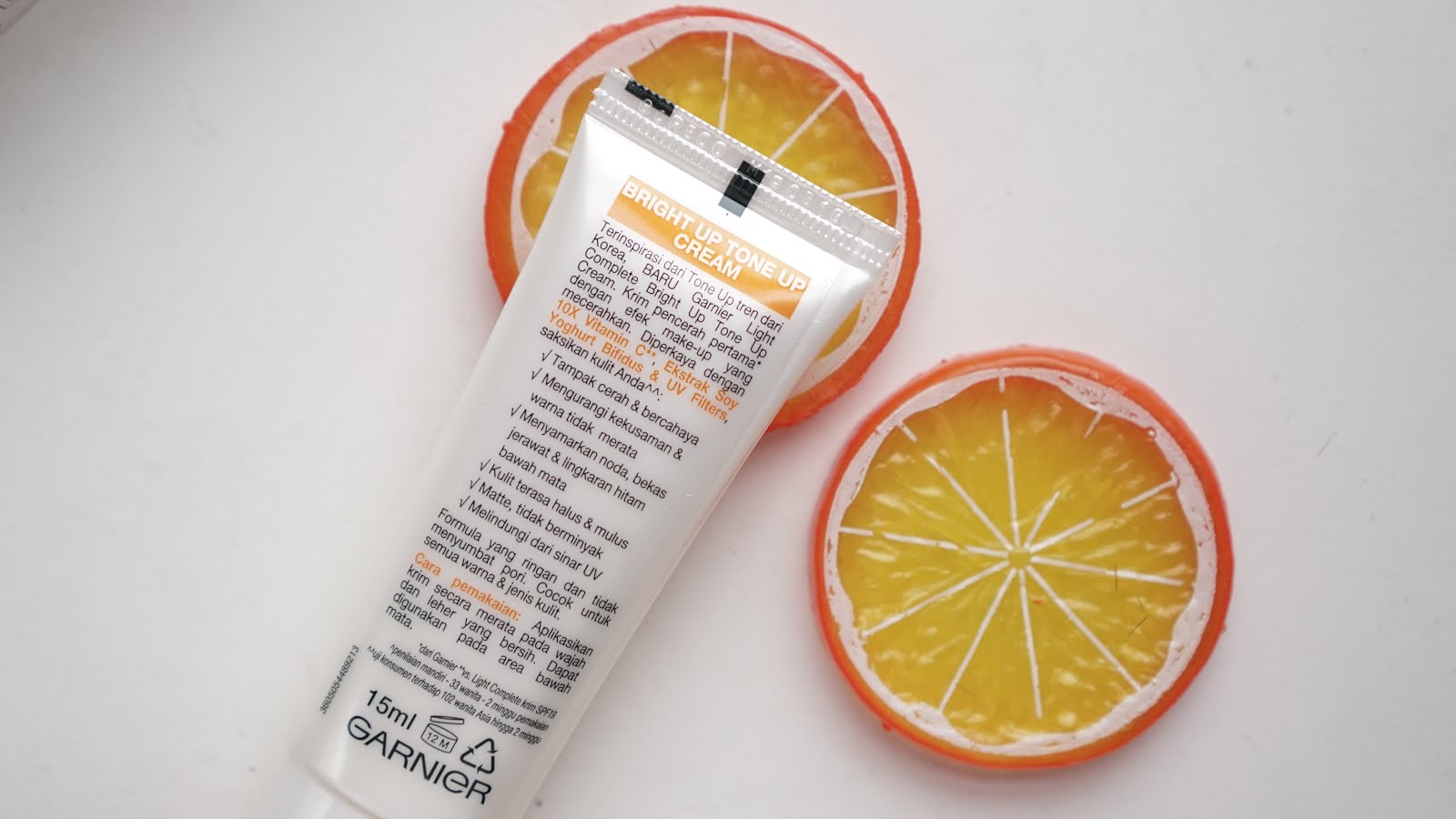 Garnier - Light Complete Bright Up Tone Up cream - Stevie Wong