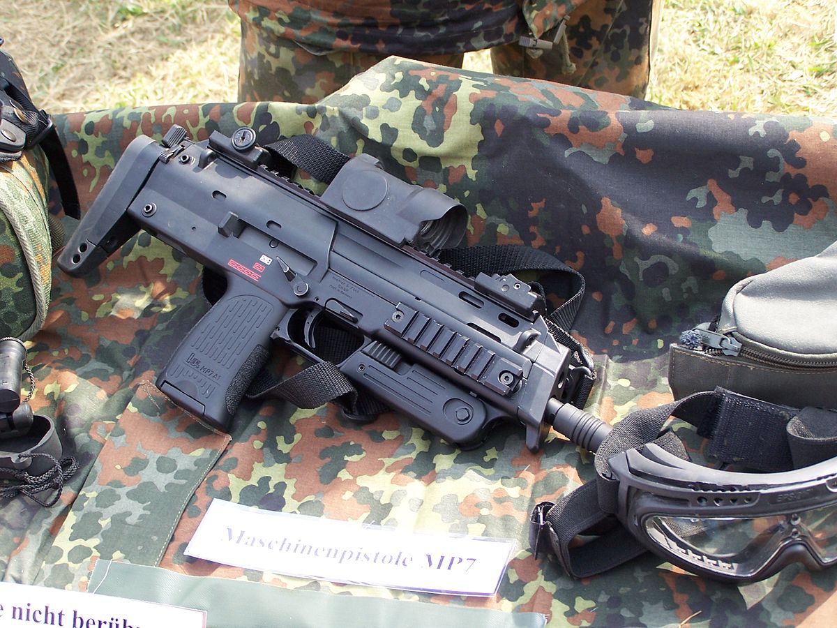 VEICULOS E ARMAMENTOS MILITARES: HECKLER & KOCH MP-7 PDW