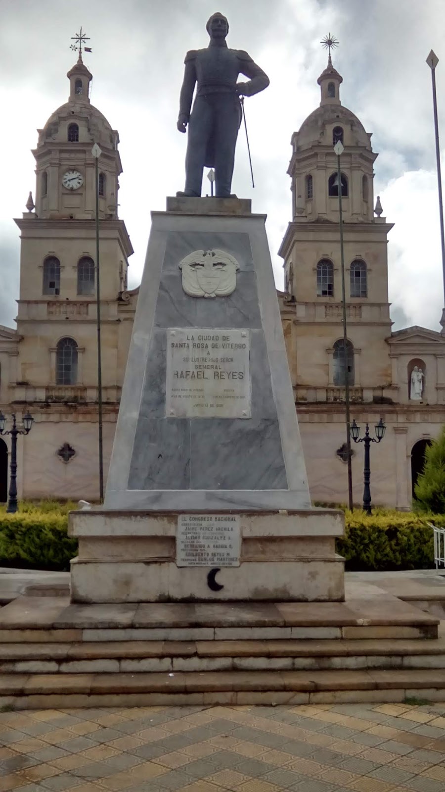 Paisajes y Maravillas Boyacenses: Monumento general Rafael Reyes