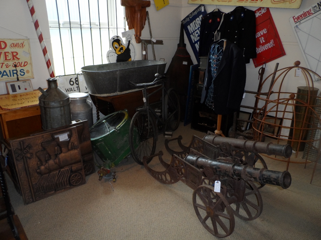 Walking The Peak: Hemswell Antiques Centre and Hemswell Village