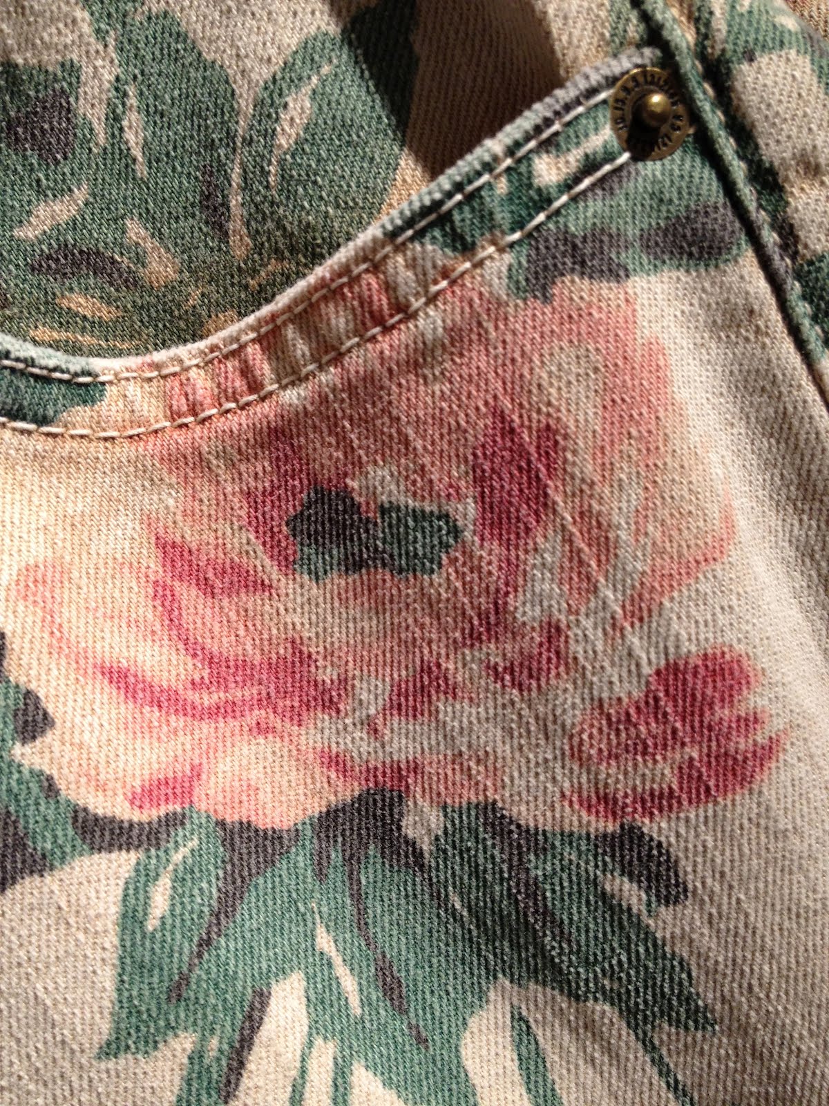 vignette design: Cabbage Roses