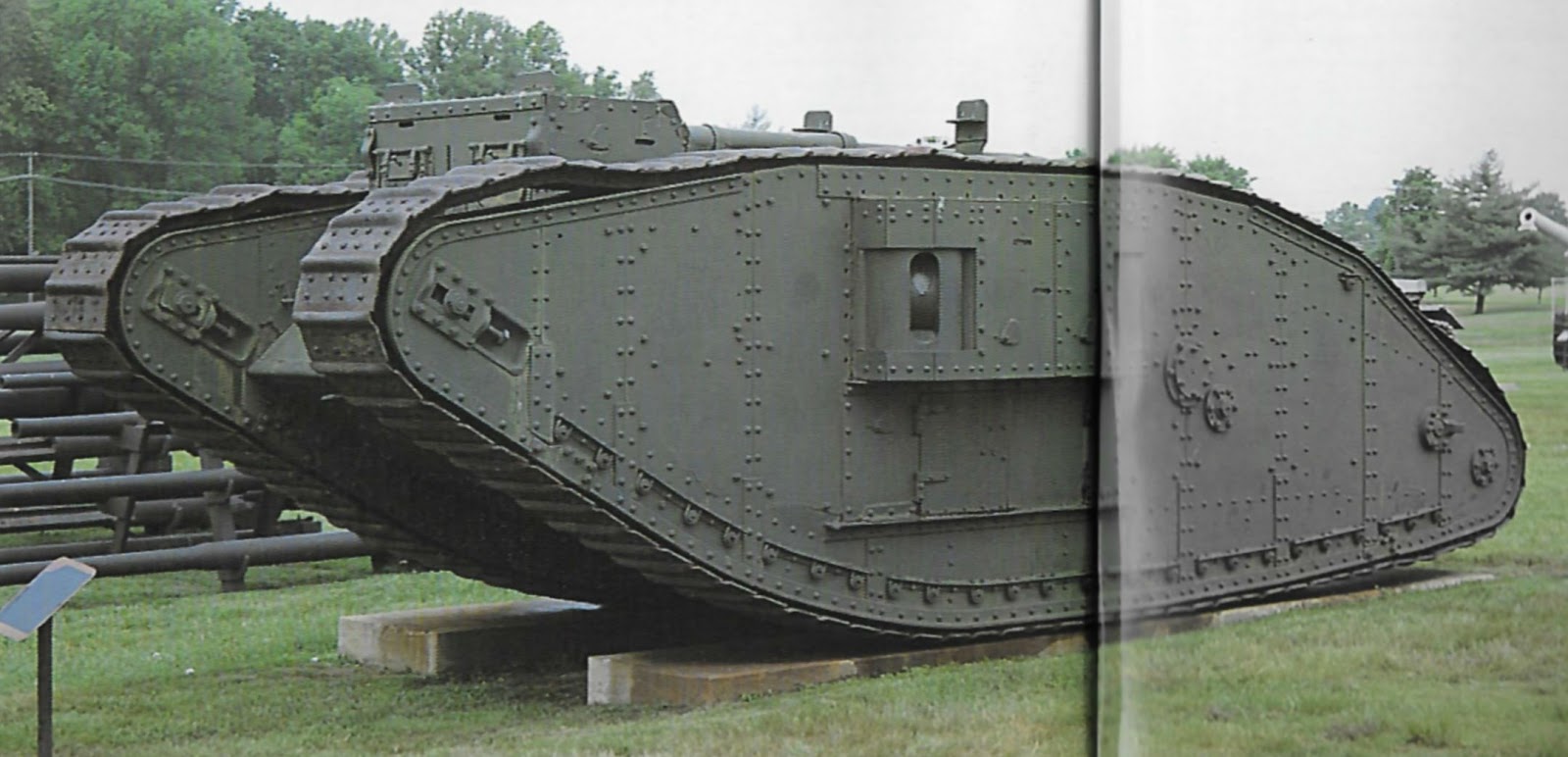 Le char anglais Mark IV "mâle et femelle".