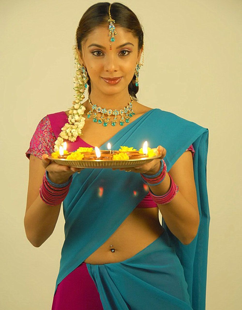 Saree Navel Show In Lehenga South Actress Hot Navel Photos In Saree - Riset