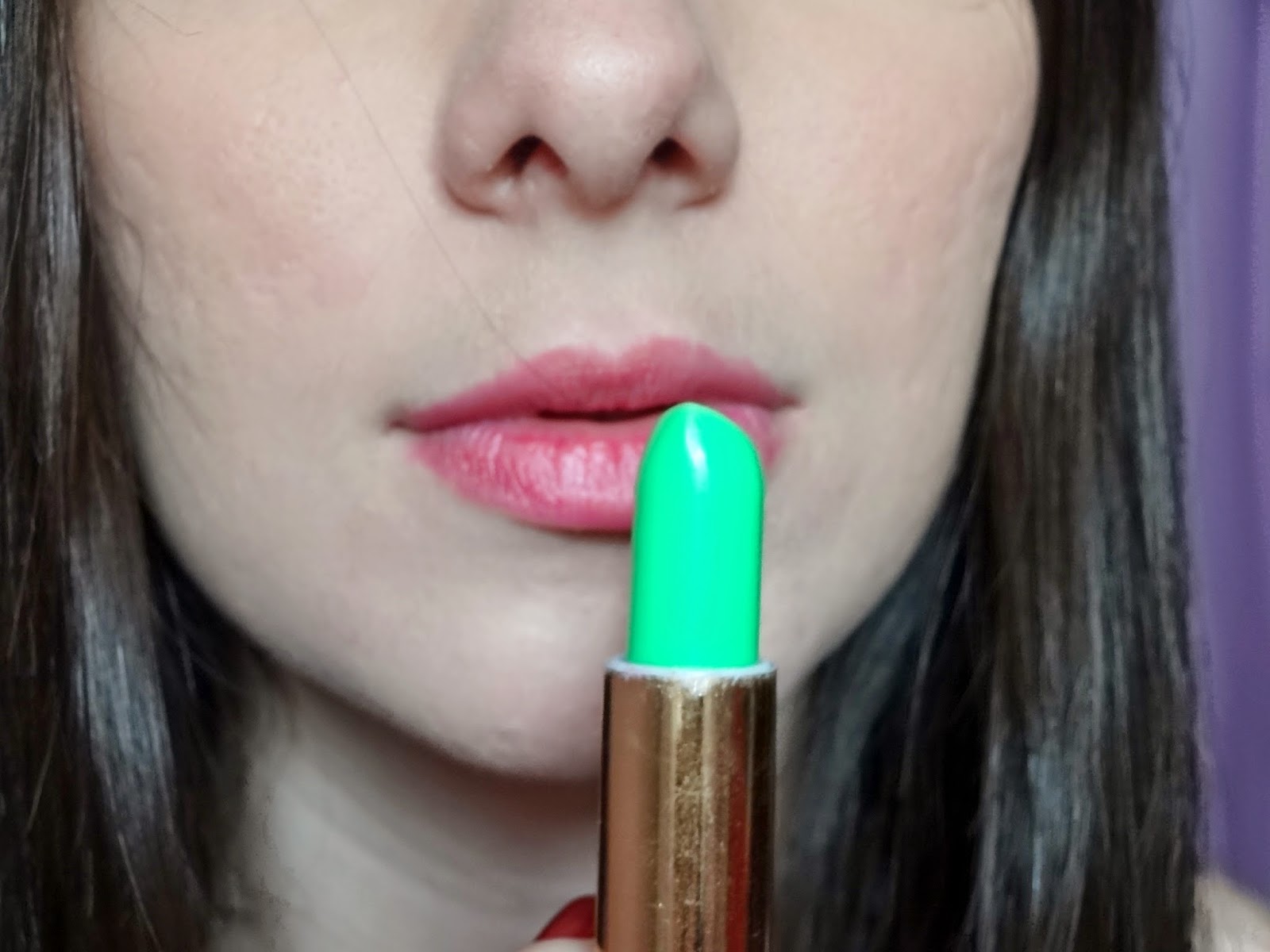 Sweet Carol: O batom verde que vira rosa, dura 24 horas e custa 1,50