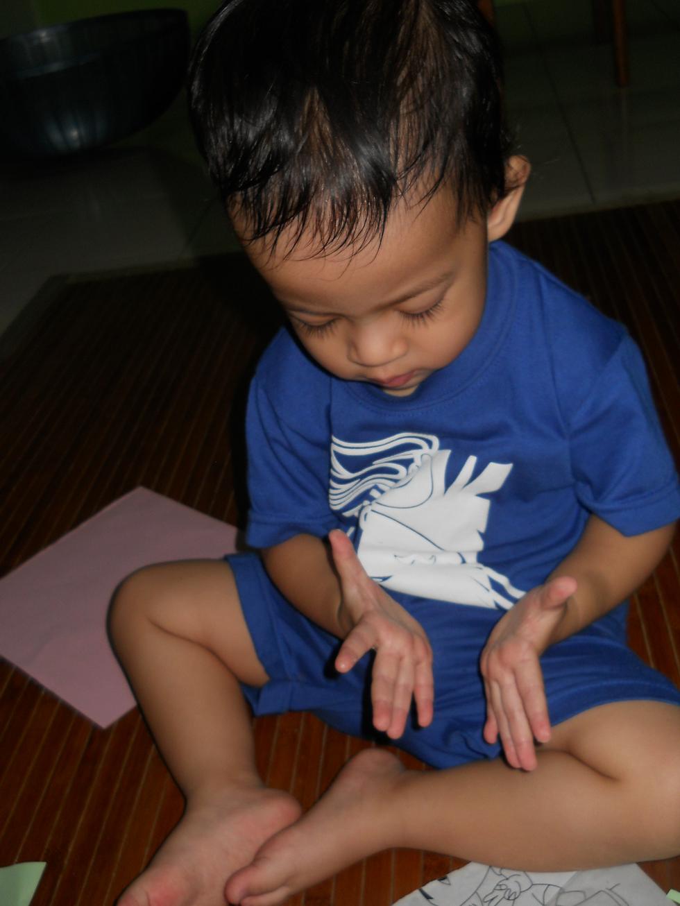 my sweet story: Aktiviti Humaira: gunting dan tampal