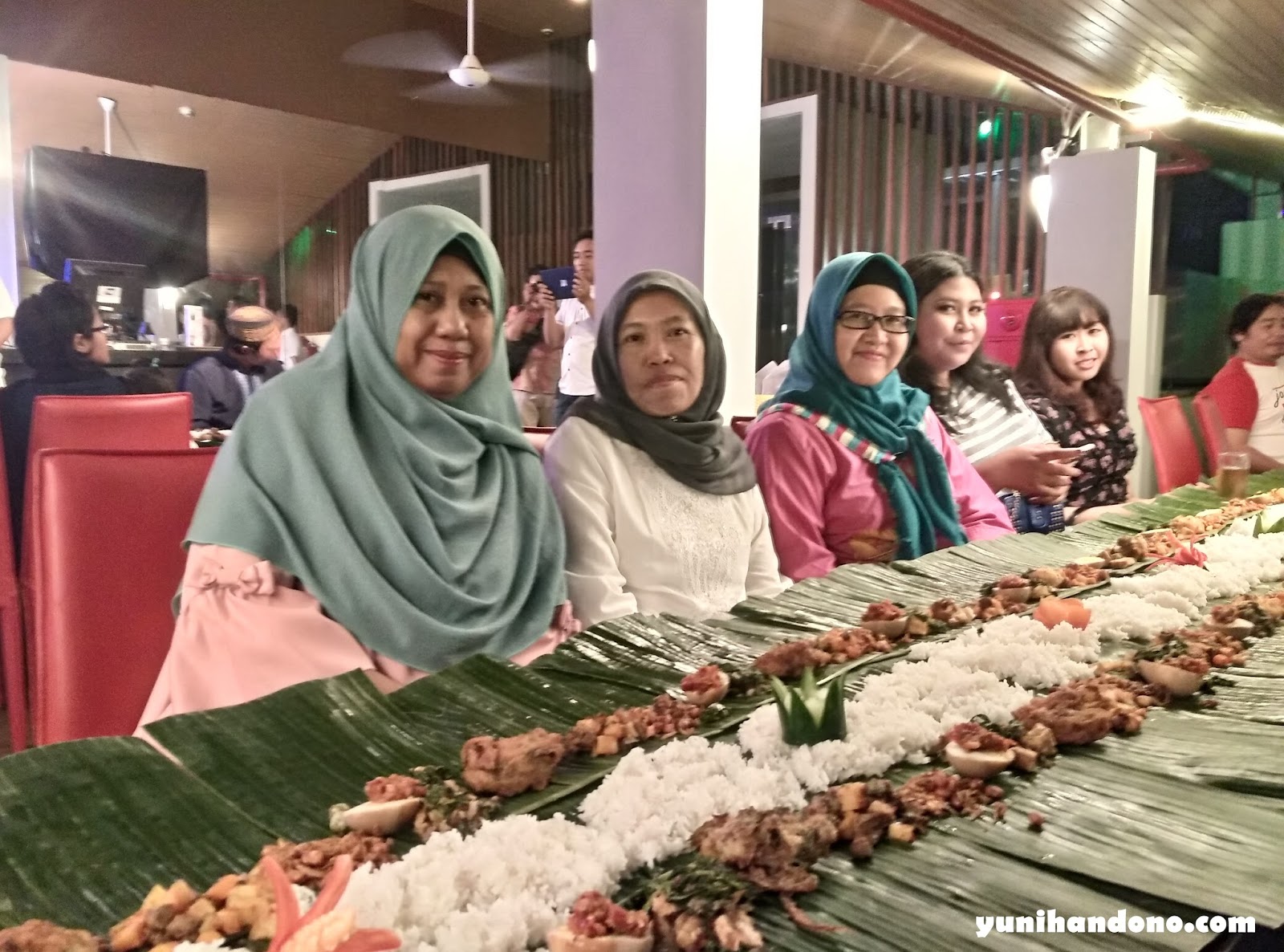 Bukber Bareng Dan Tradisi Megibung - Yuni Handono