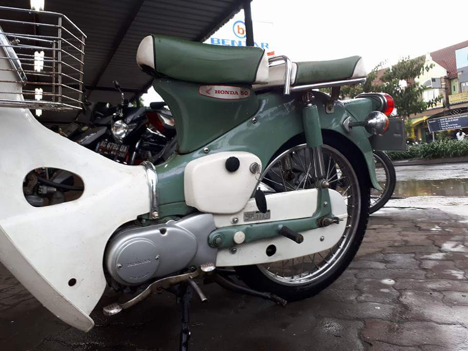 Koleksi Motor Langka Honda Pispot 50cc tahun 75 ..Dijual Nih Sob ...