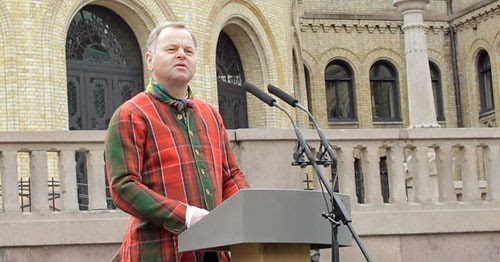 Strekkbukser & kabaret: Olemic er en god gutt han!