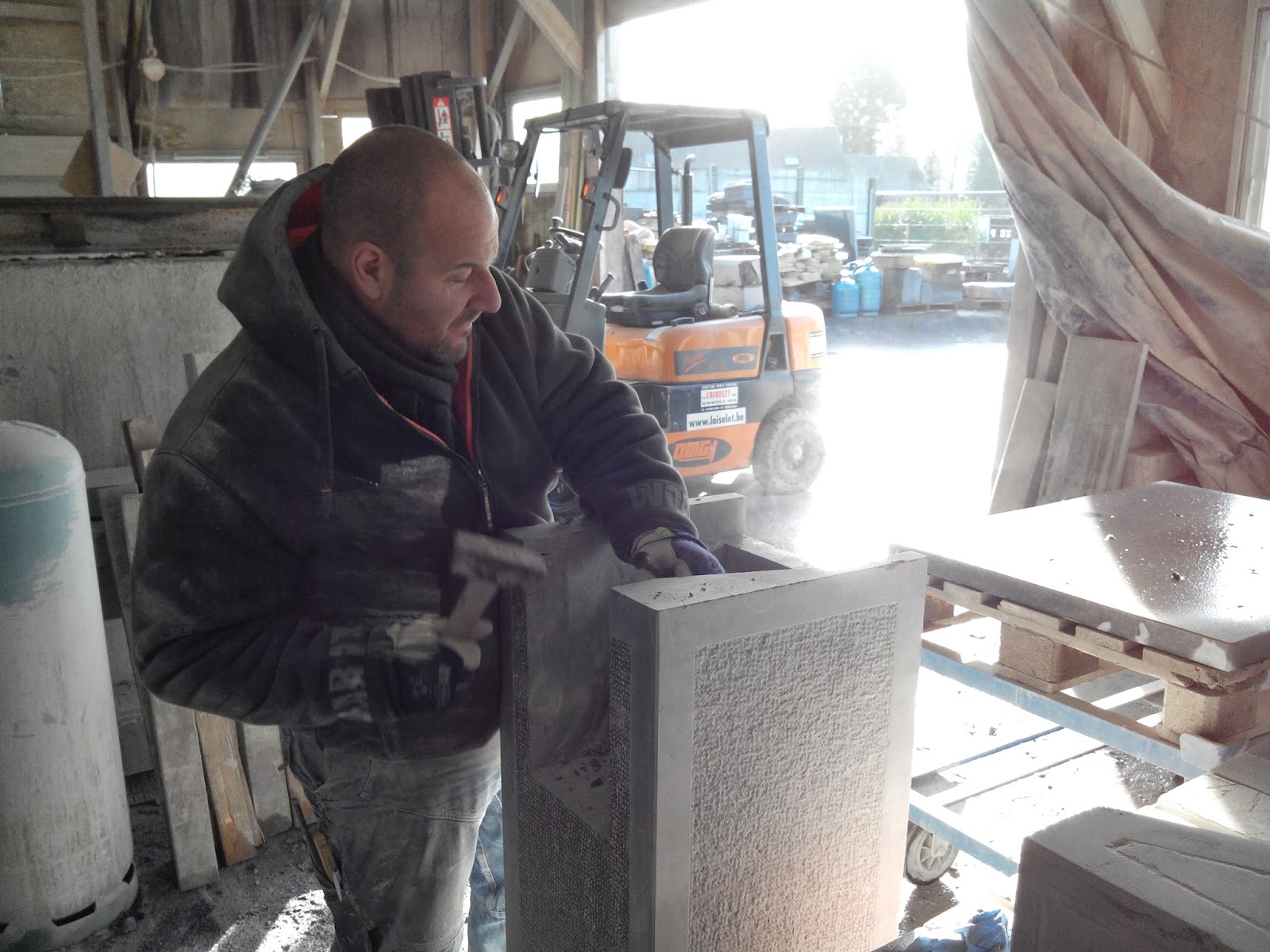 L'artisan tailleur de pierres naturelles