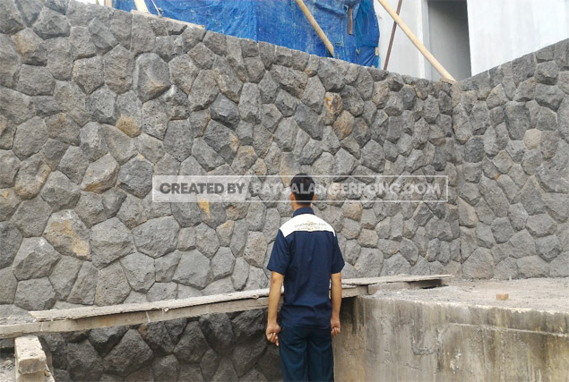 Pemasangan Fasad Batu Palimanan dan Batu Curi di Cluster Lotus Palace ...