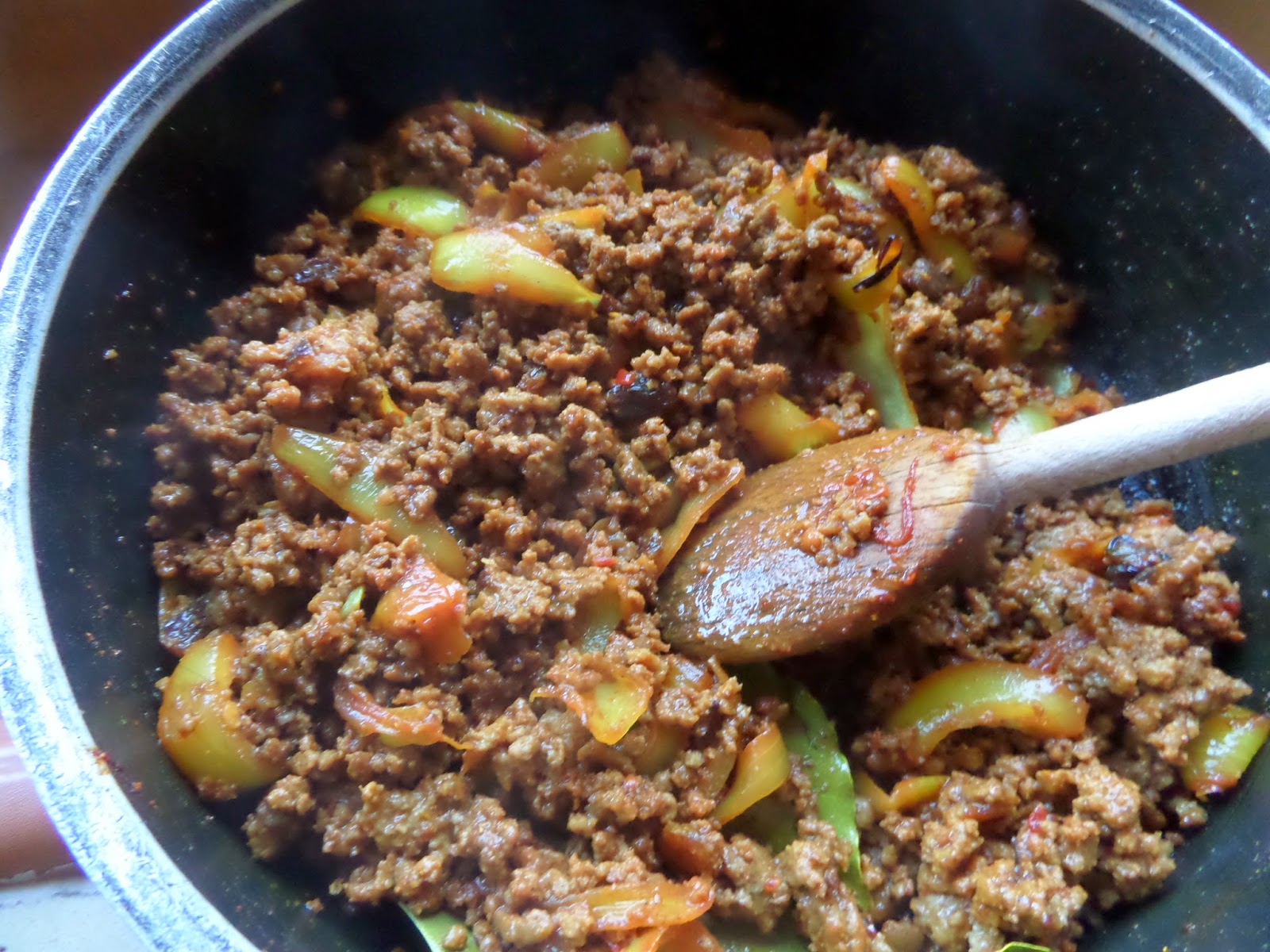 Madhouse Family Reviews: Globe-cooking recipe (South Africa) : Bobotie ...