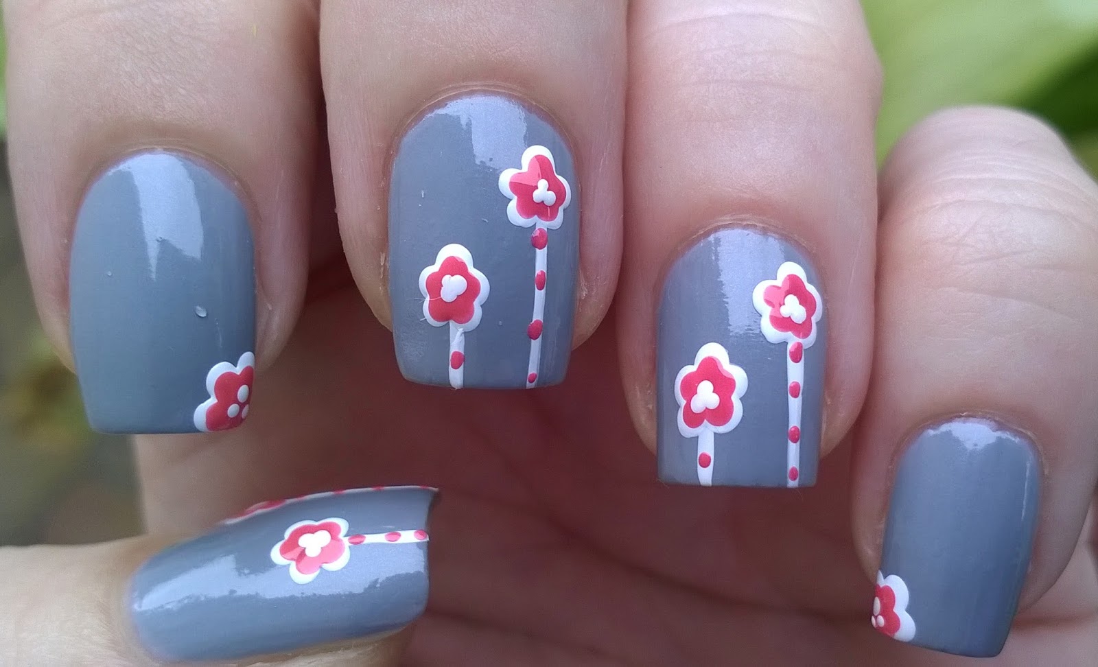 Life World Women: Grey Nail Art With White & Pink Flowers