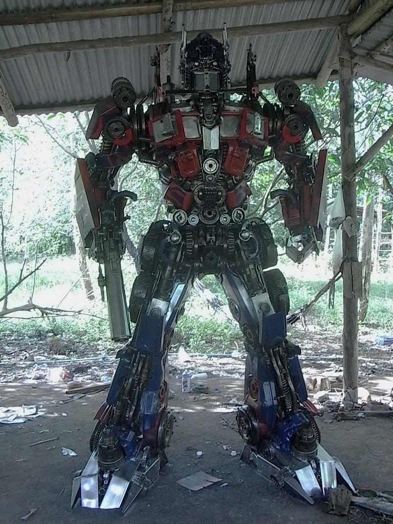 Stunning Transformer Statues (20 pics) | Cuc Hot