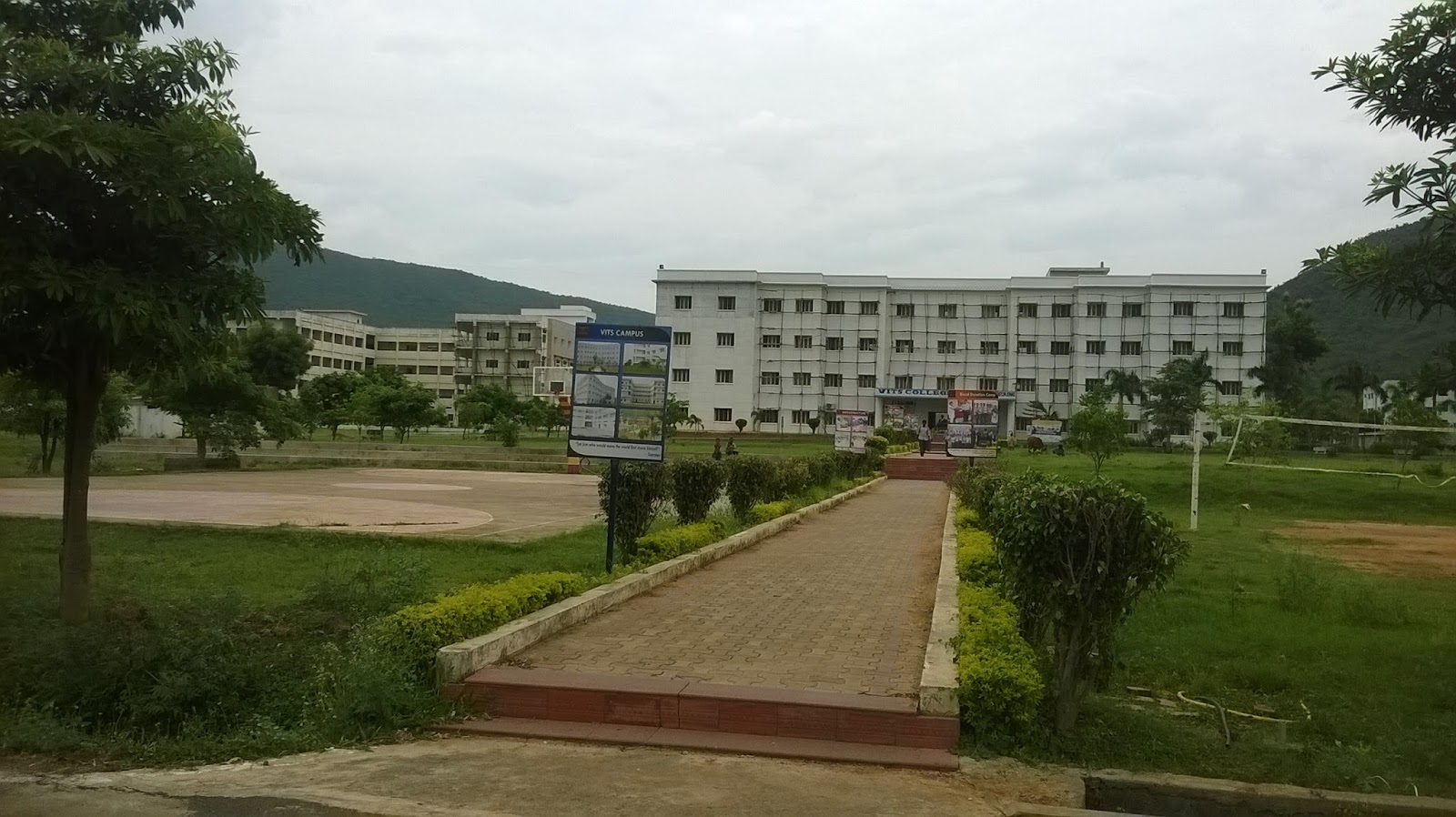 NADIMPALLI SATYANARAYANARAJU INSTITUTE OF TECHNOLOGY: NSRIT COLLEGE