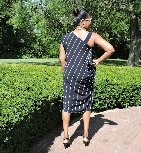 The Mahogany Stylist: Draped in Vogue 1442 - A New Summer Dress Classic