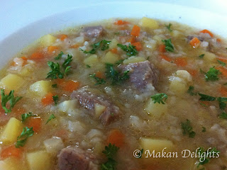 Makan Delights: Frühlingssuppe (Spring Beef Soup)