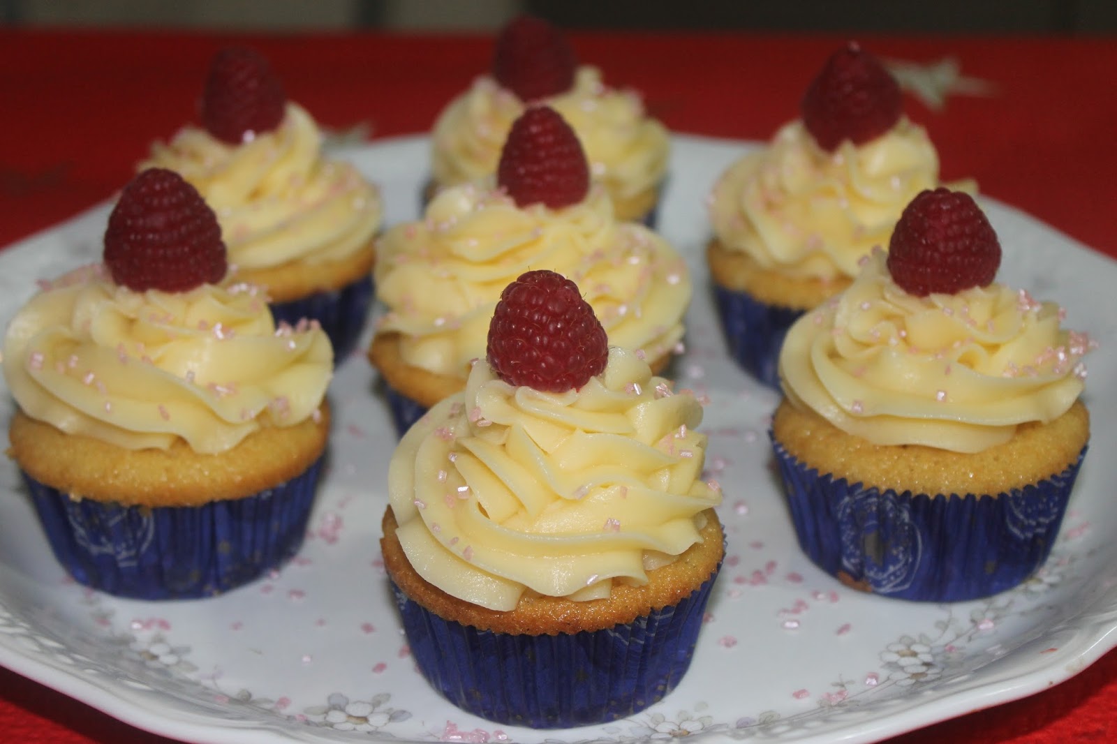 CUPCAKES DE VAINILLA Y FRAMBUESAS
