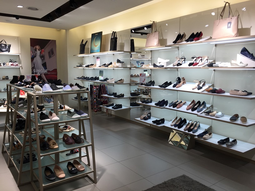 CikLilyPutih The Lifestyle Blogger: Membeli Belah Kasut 'Raya ...