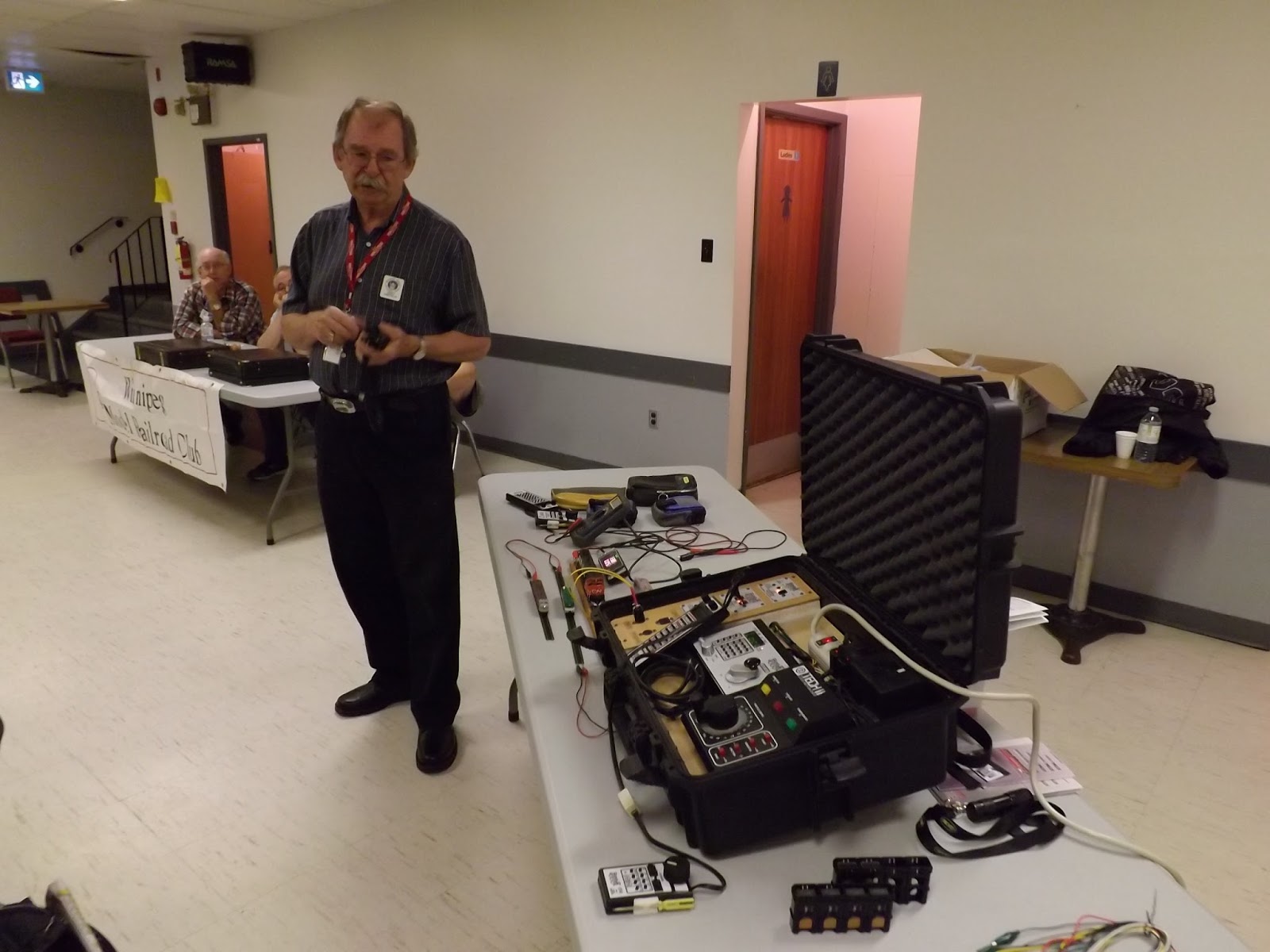 Winnipeg Model Railroad Club: Gerrit Vaderklok explains the mysteries ...